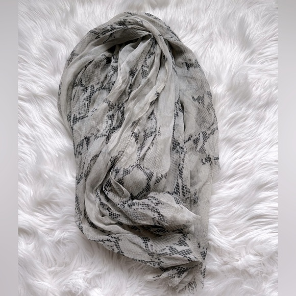 Club Monaco | Accessories | Club Monaco Animal Snake Design Scarf Size ...